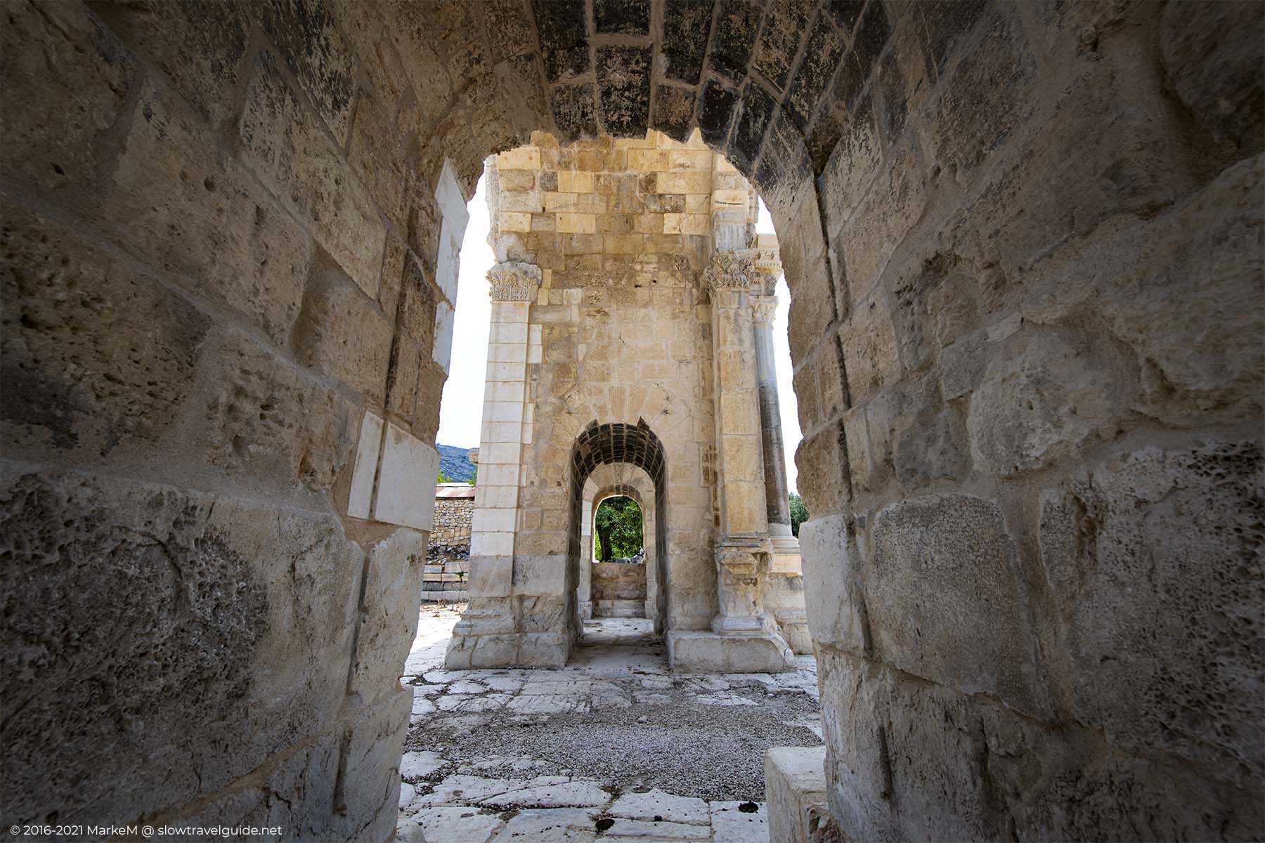 ANAVARZA ANCIENT SITE | slowtravelguide.net